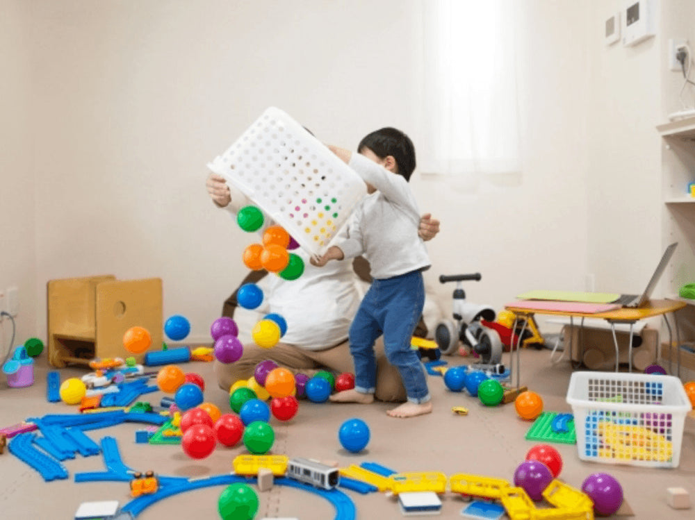 5 Dumping Activities for Toddlers That Satisfy Your Child's Urge to Du ...